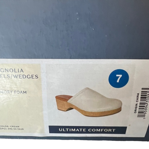 Universal Thread | Shoes | Nwt Universal Thread Magnolia Clogs | Poshmark